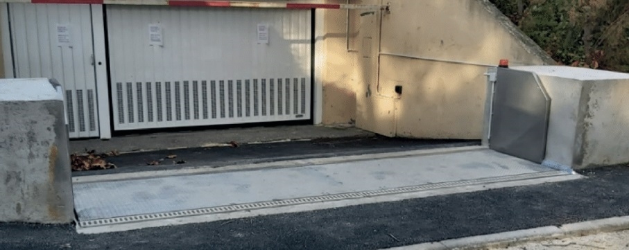 Hydrodynamic Automated Flood Barrier/Gate Embedded | Flood X | Flood ...